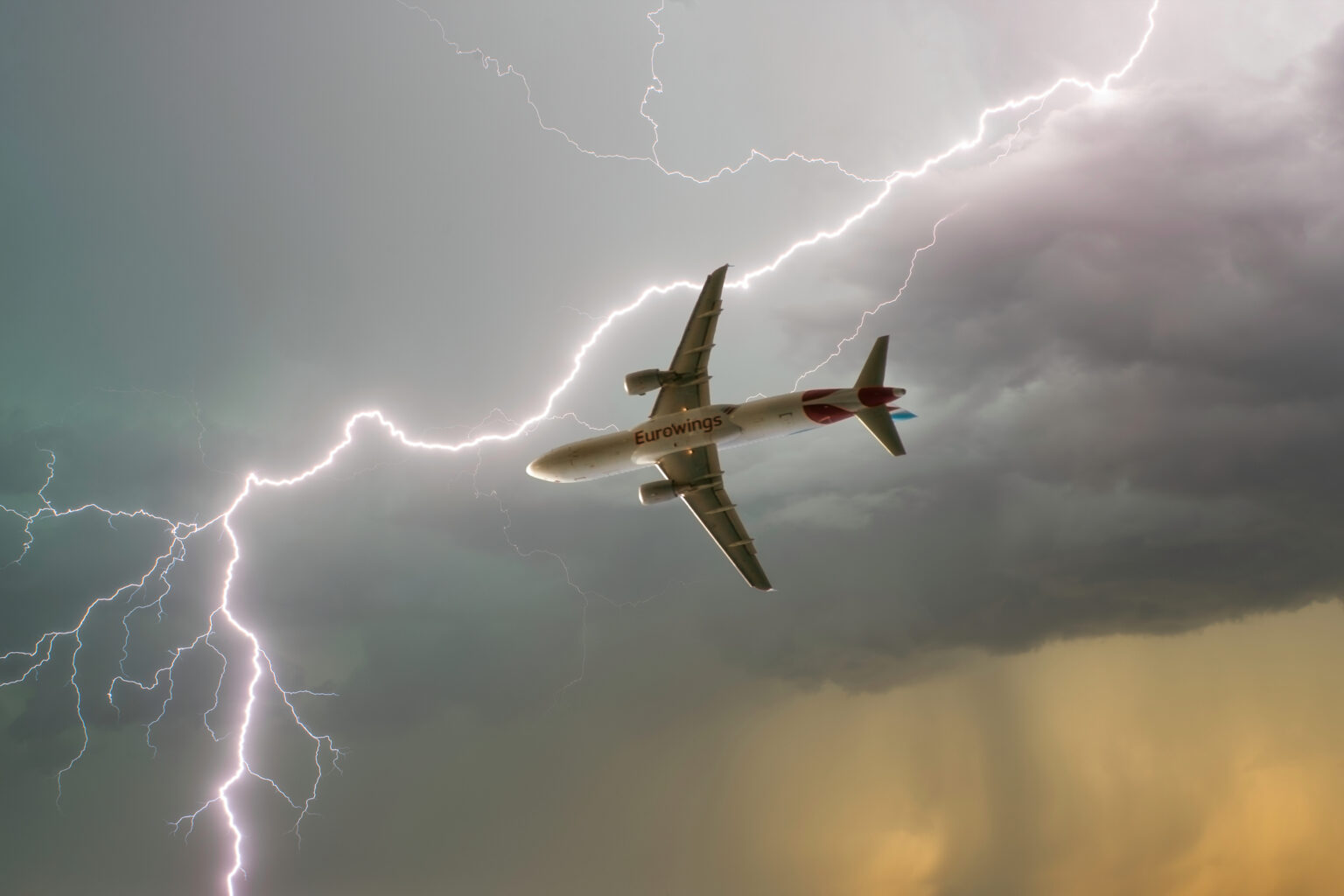 What happens when lightning hits a plane? | DTN APAC